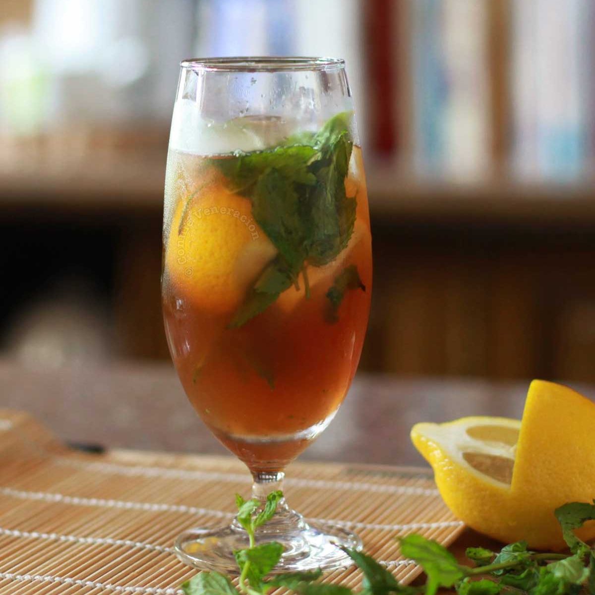 Ice-cold hibiscus (roselle) juice