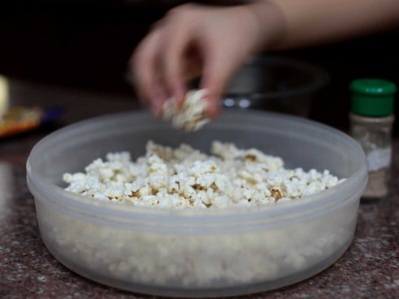 How to cook regular popcorn in the microwave